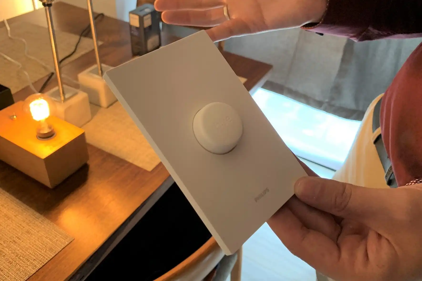 Review Philips Hue Smart Button: Kemudahan Dalam Mengendalikan ...